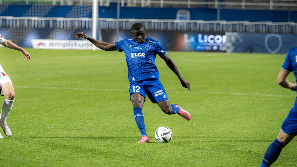 Abdu Conte prêté aux Young Boys de Berne avec option d'achat - ESTAC
