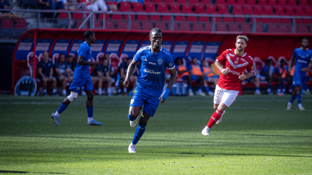 L'ESTAC tenue en échec par Valenciennes (2-2) - ESTAC