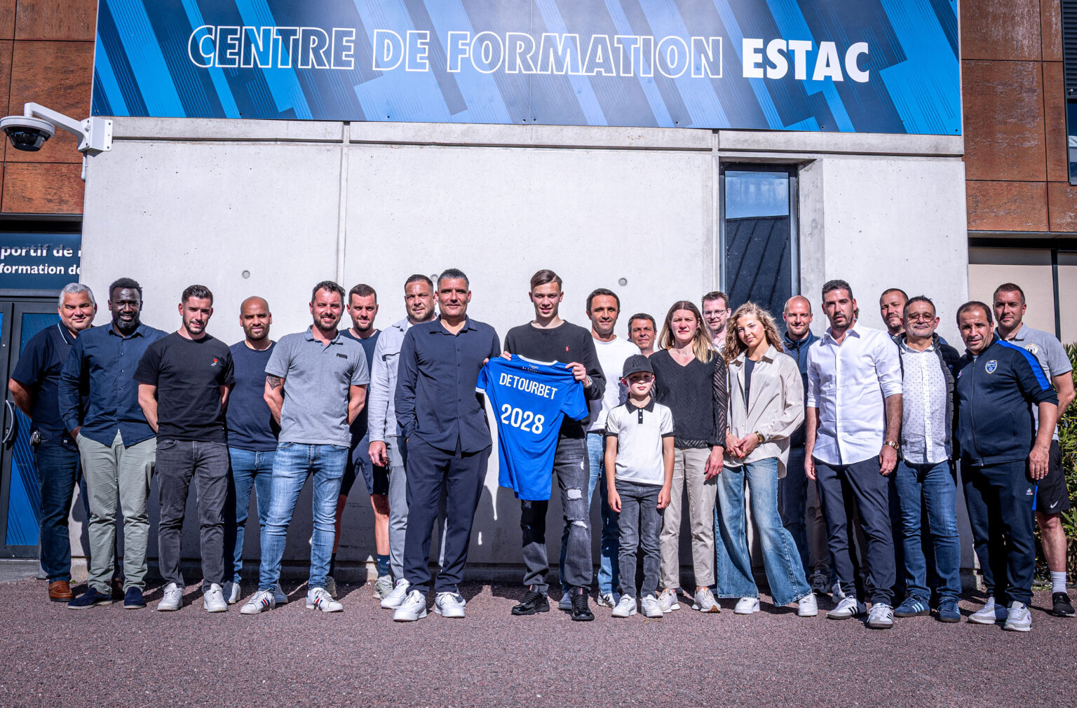 Premier contrat professionnel pour Mathys Detourbet à l'ESTAC - ESTAC