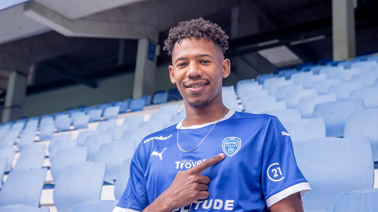 Tawfik Bentayeb rejoint l'ESTAC - ESTAC