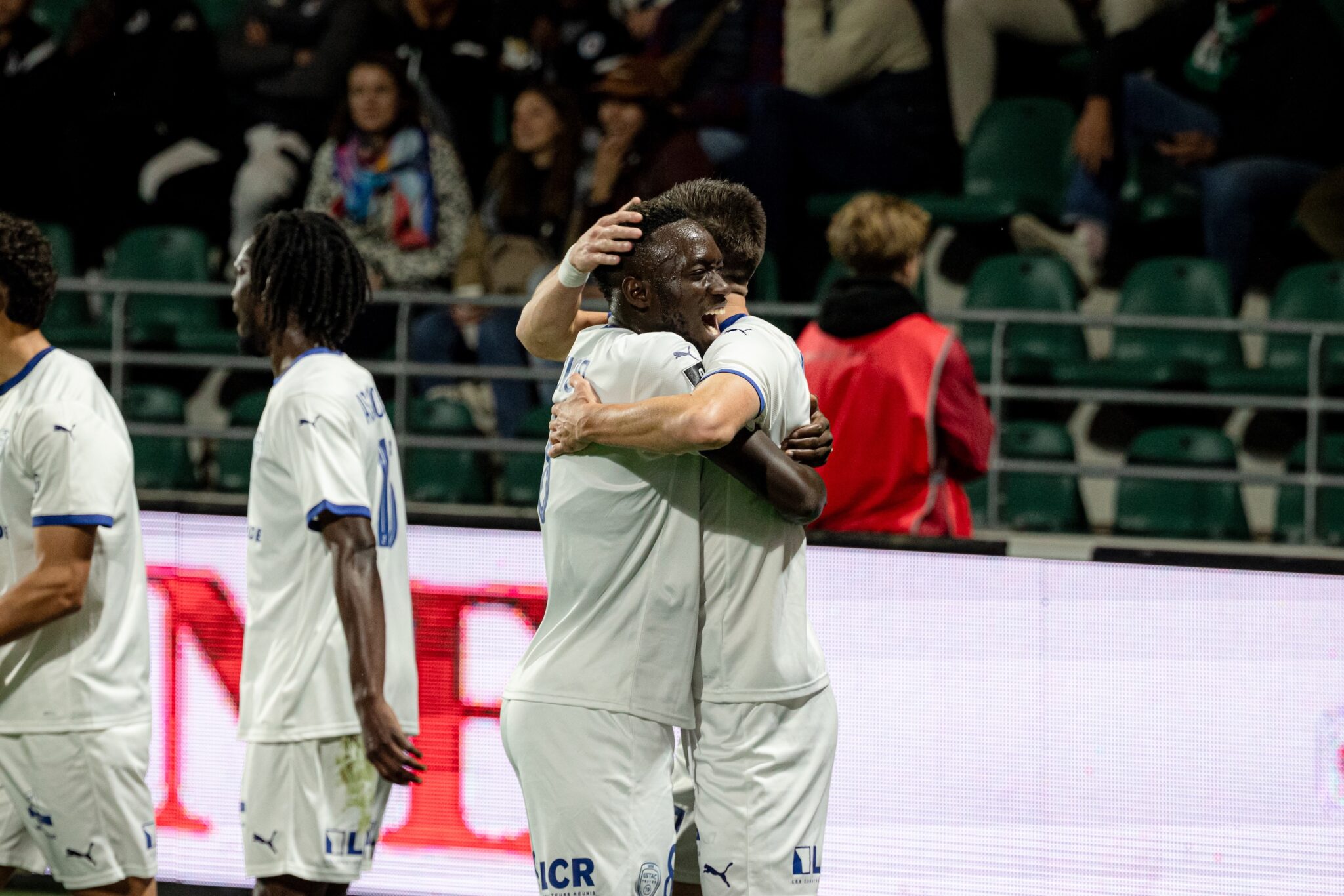 L'ESTAC confirme face au Red Star (1-3) - ESTAC