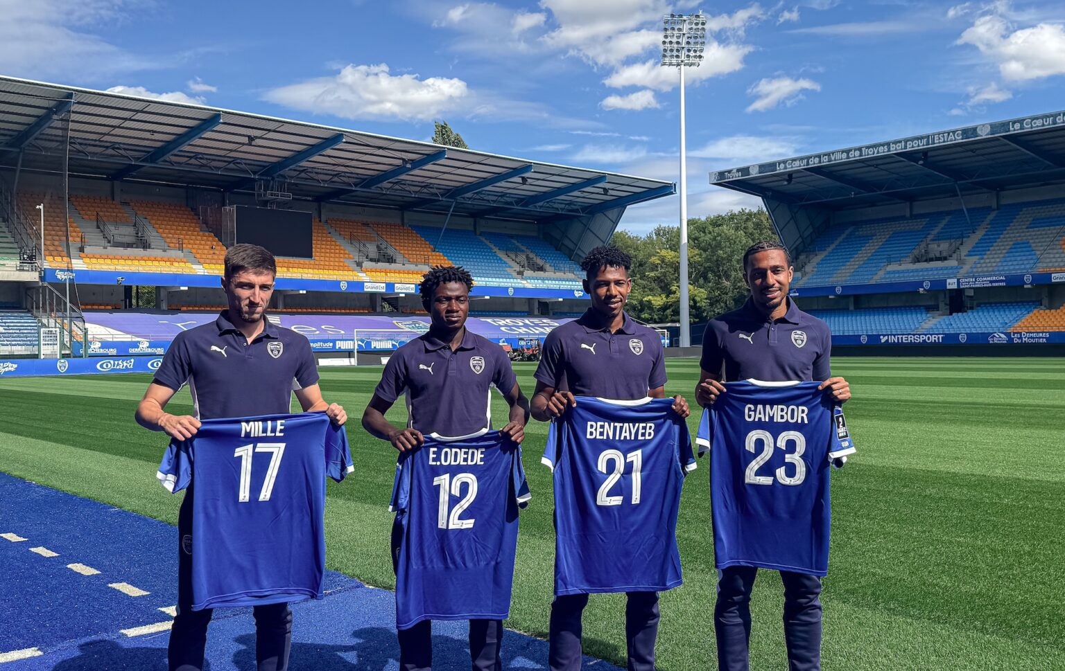 Présentation officielle des recrues ! - ESTAC