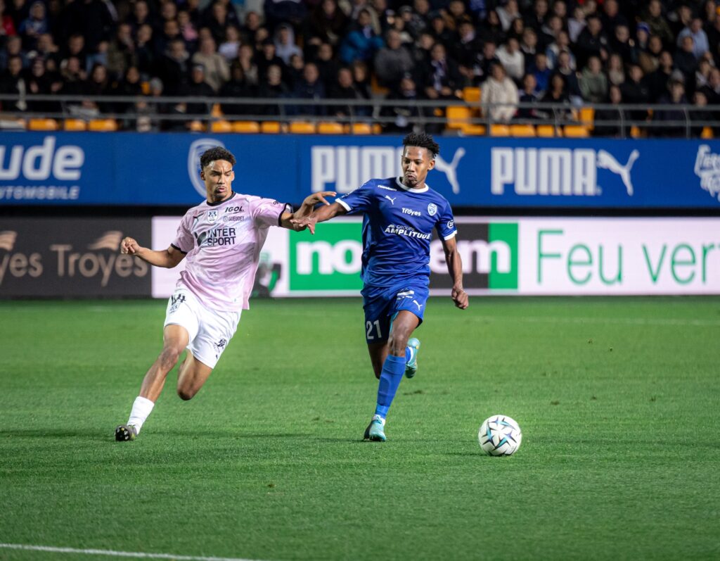 Tawfik Bentayeb suspendu 2 matches - ESTAC